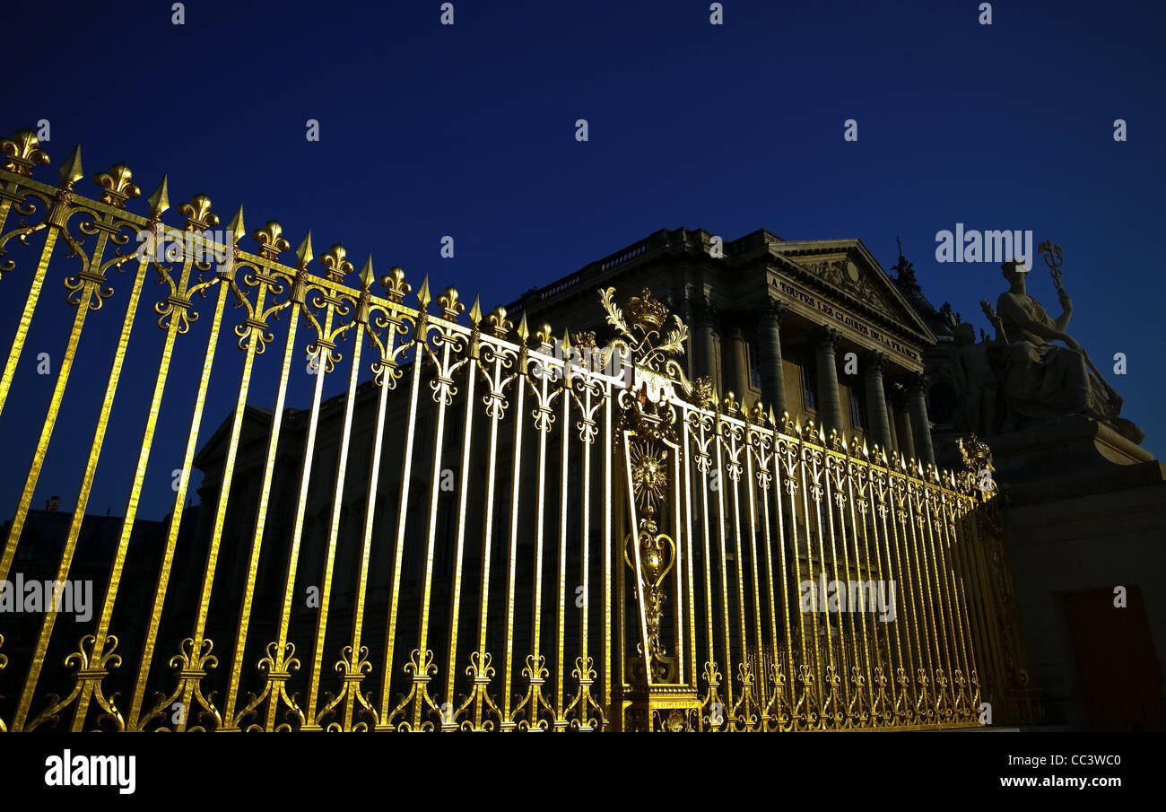 Grids or the Palace of Versailles., Gate of the Palace of Versailles in ...