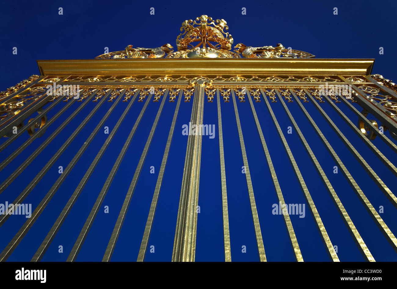 Grids or the Palace of Versailles., Gate of the Palace of Versailles in ...