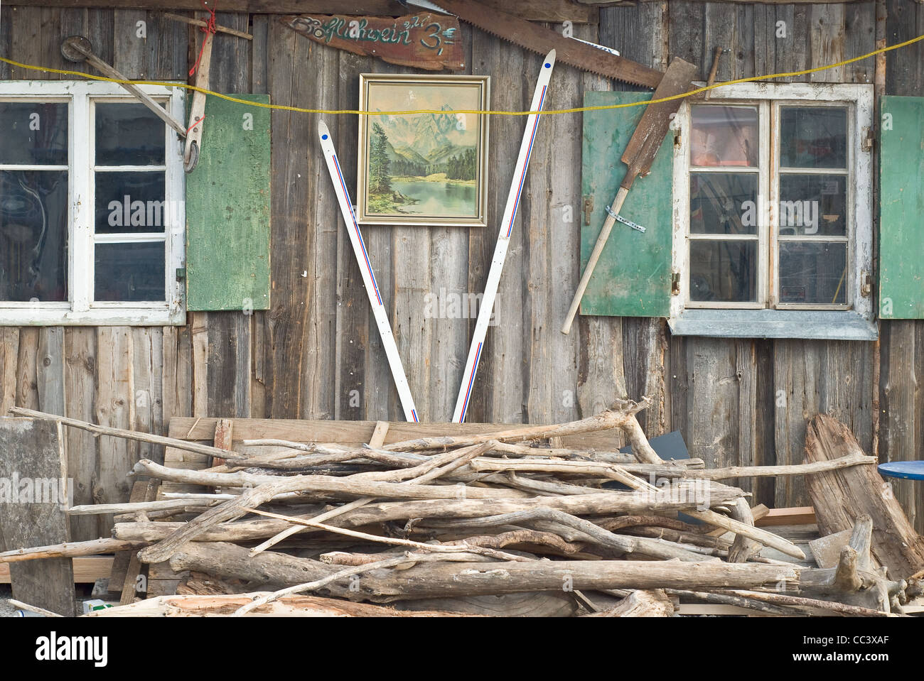 Traditional alpine mountain architecture hi-res stock photography and ...