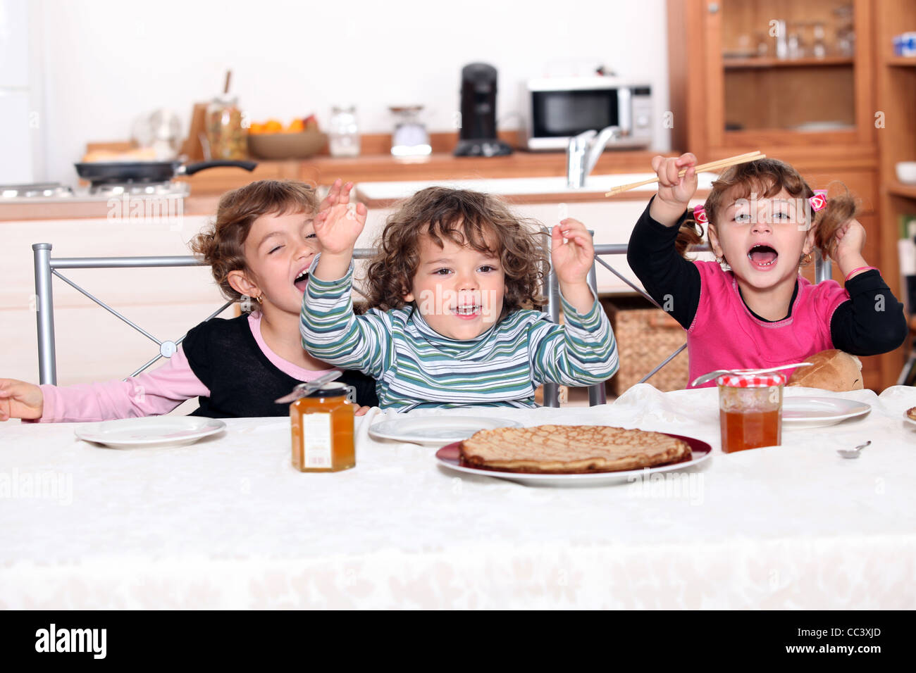portrait of children eating at table Stock Photo - Alamy