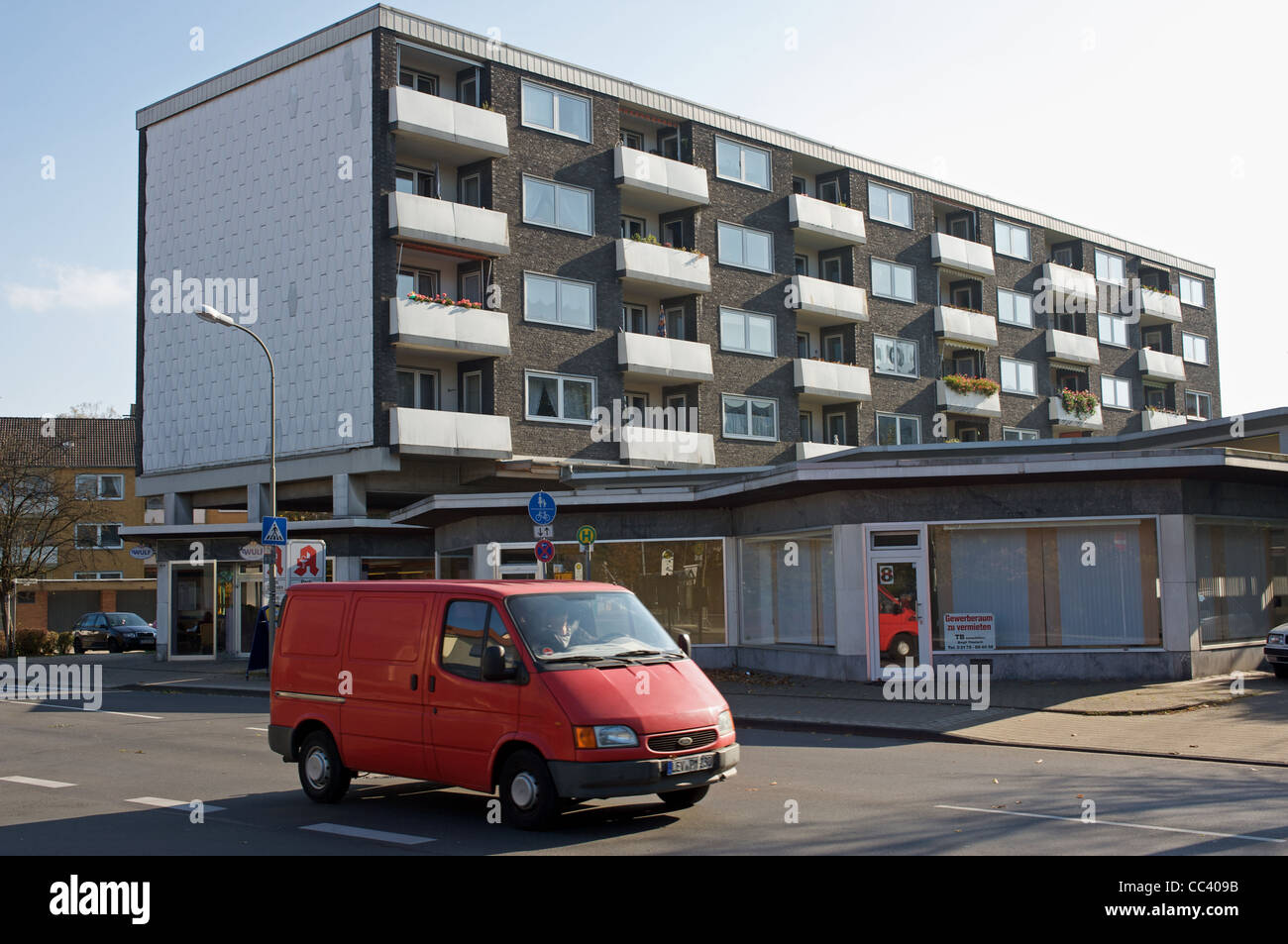 Low rise apartment block hi-res stock photography and images - Alamy
