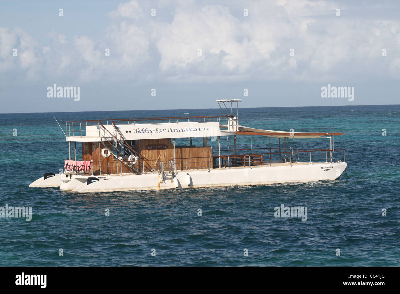 Wedding boat floating in the water Stock Photo - Alamy
