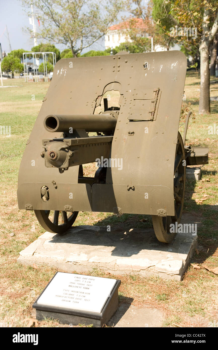Turkish Mountain gun from 1937 at Naval Museum at Cimenlik Fort ...