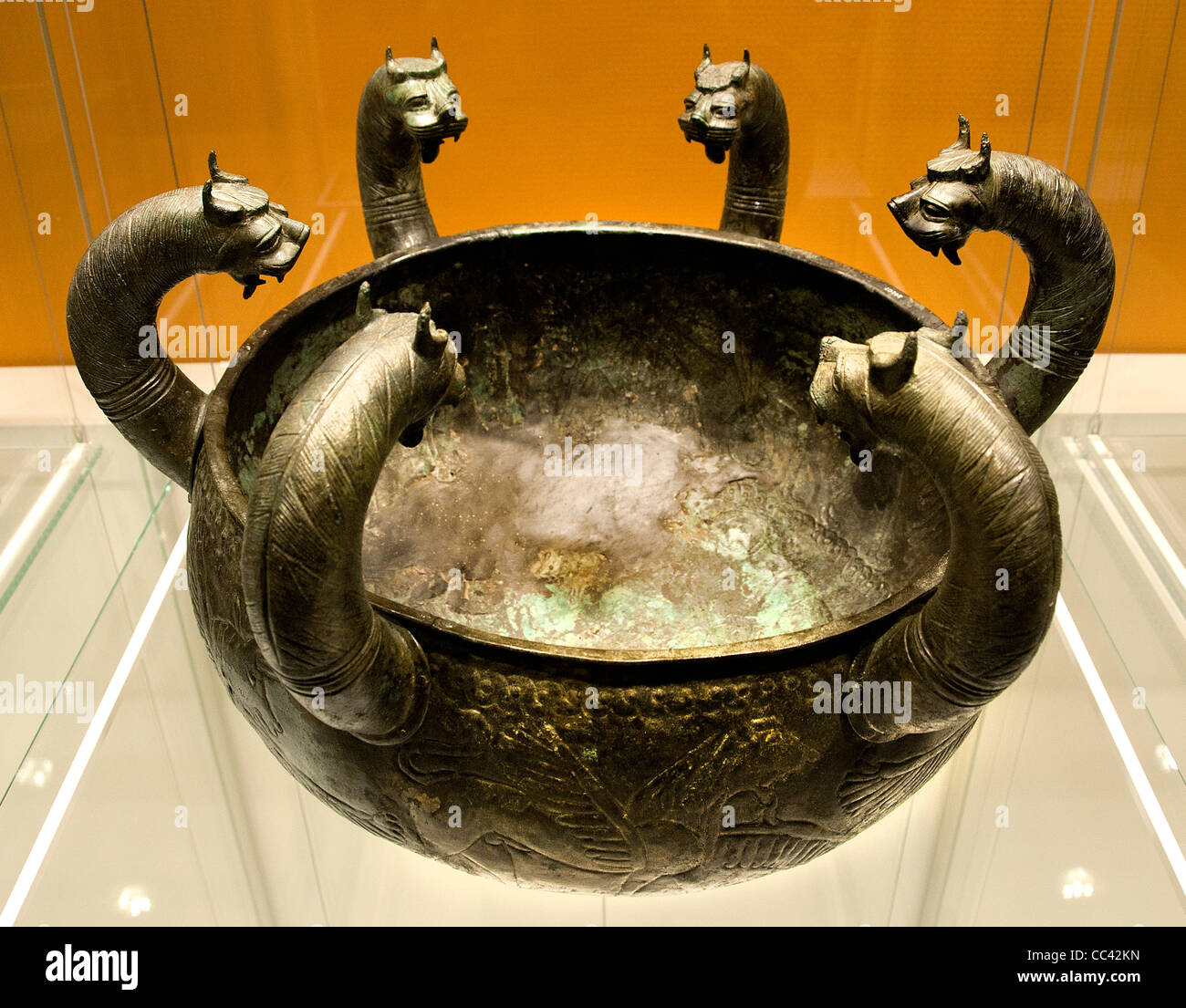 Bronze cauldron hi-res stock photography and images - Alamy