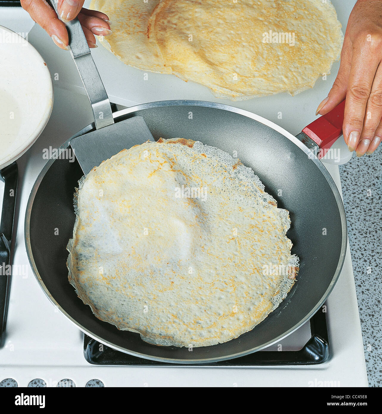 Kitchen: Bites The Sauce 3 Stock Photo - Alamy
