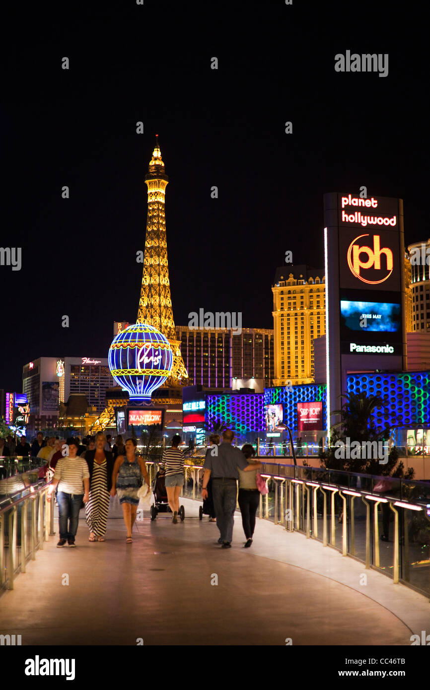 USA, Nevada, Las Vegas, The Strip, Las Vegas Boulevard, evening from ...