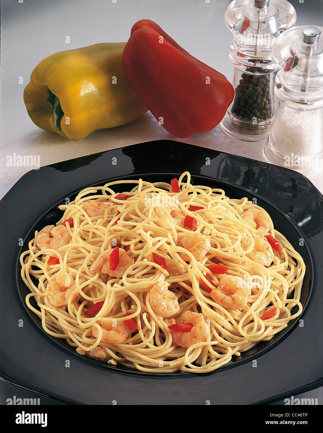 Kitchen: Spaghetti With Shrimp Stock Photo - Alamy
