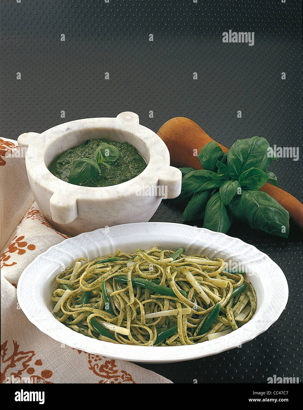 Kitchen: Trenette Pesto Stock Photo - Alamy