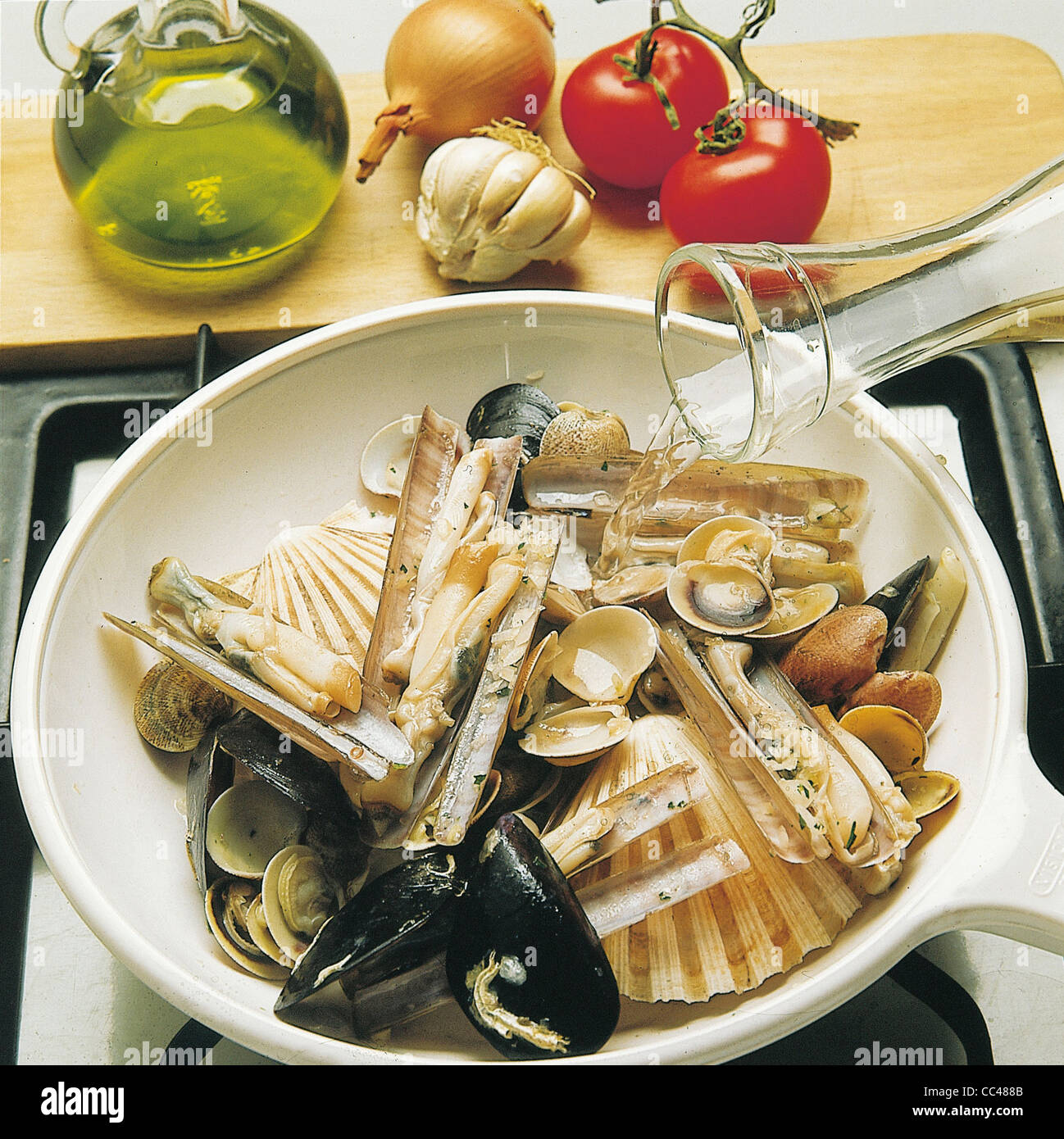 Kitchen: Taglierini With Seafood 1 Stock Photo - Alamy