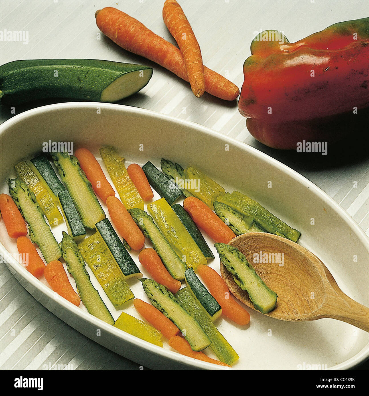 Cuisine: Pens And Vegetables In Tin 1 Stock Photo - Alamy