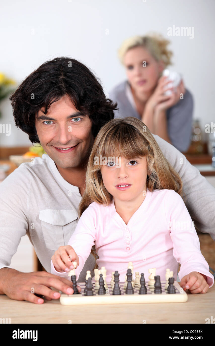 Father and daughter playing chess Stock Photo - Alamy