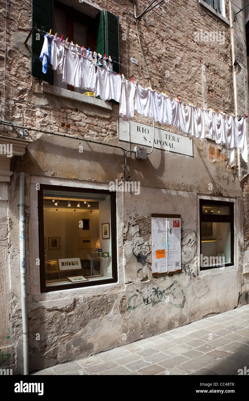 Venice venetian italian streetscape hi-res stock photography and images ...