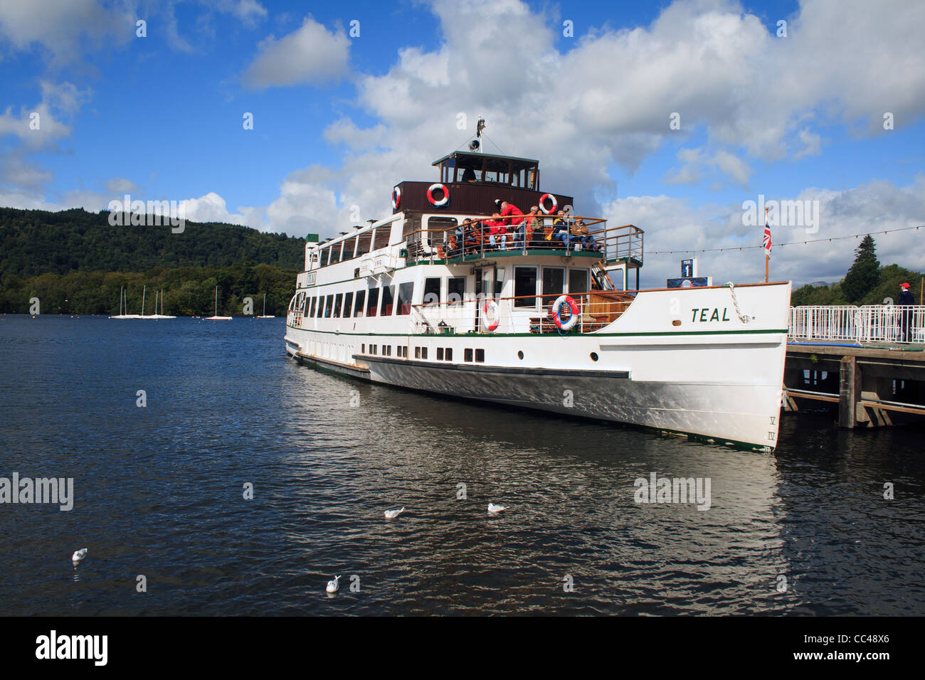 ferry on lake windermere Stock Photo - Alamy