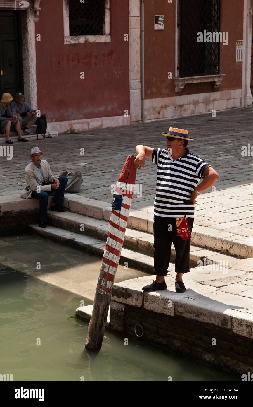 Gondolier uniform hi-res stock photography and images - Alamy