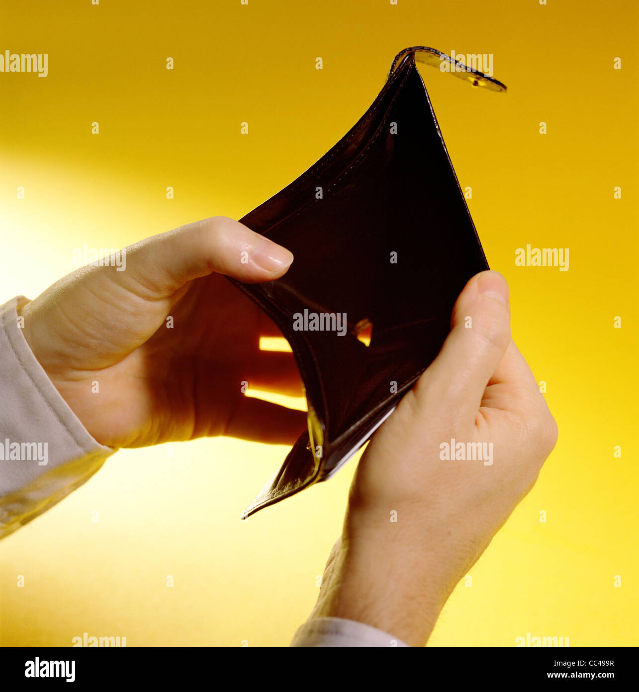 Closeup of hands looking through wallet Stock Photo - Alamy