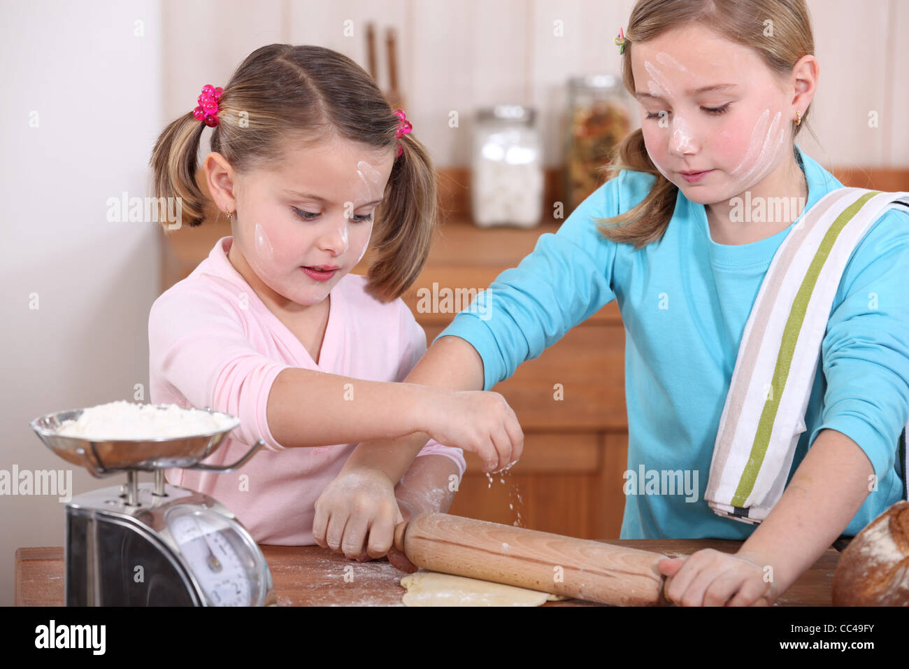 Two little girls baking Stock Photo - Alamy