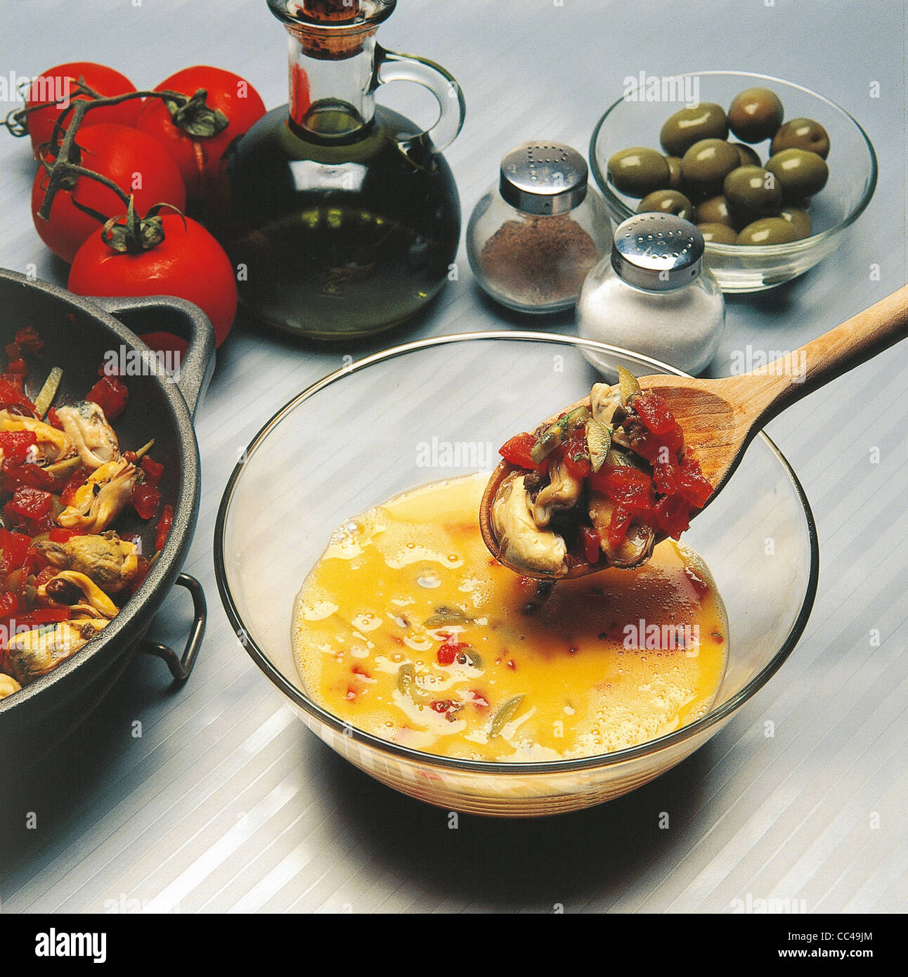 Kitchen: 4 Mussels And Egg Pie Stock Photo - Alamy