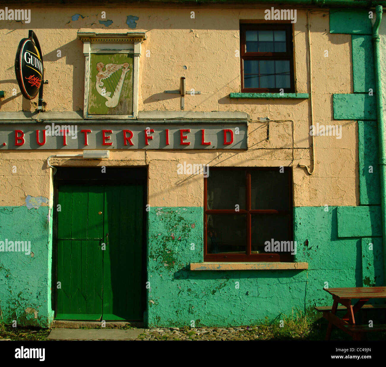 Old pub front. Ireland Stock Photo - Alamy