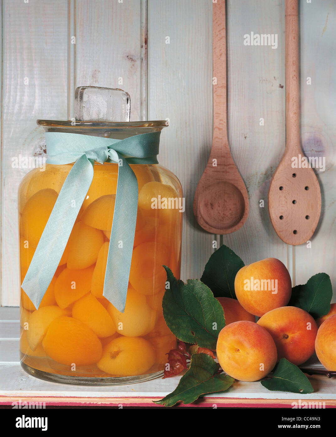 Canned Apricots In Syrup Stock Photo - Alamy