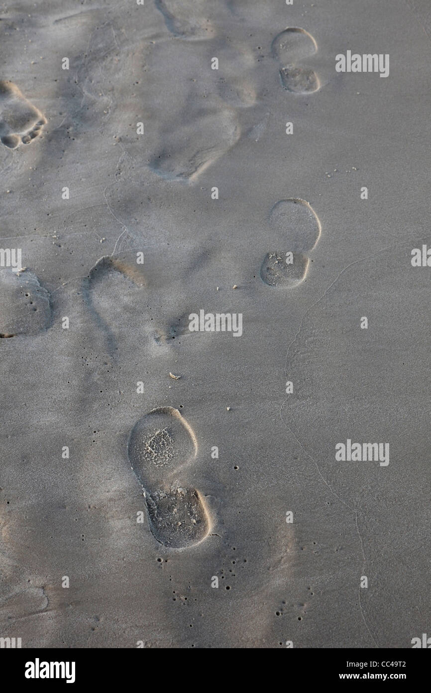 Human foot trace hi-res stock photography and images - Alamy