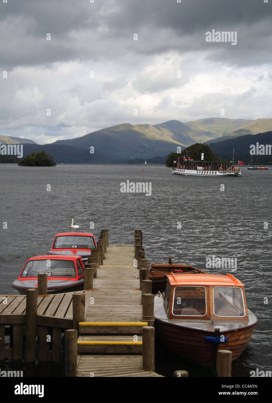 Pleasure craft on lake hi-res stock photography and images - Alamy