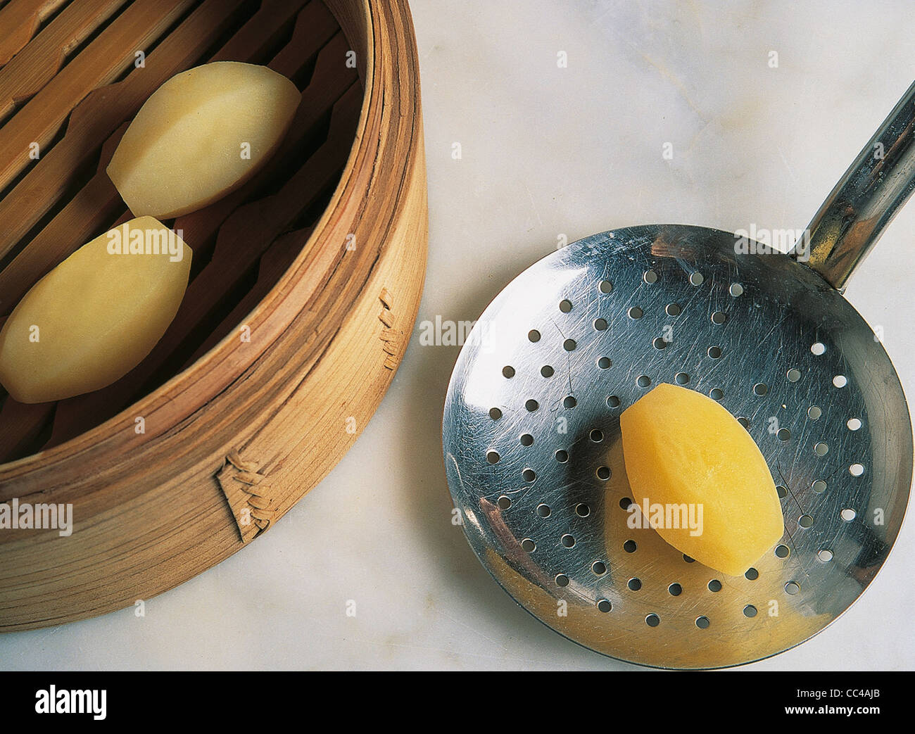 Cooking: Potato Preparation 4 Stock Photo - Alamy