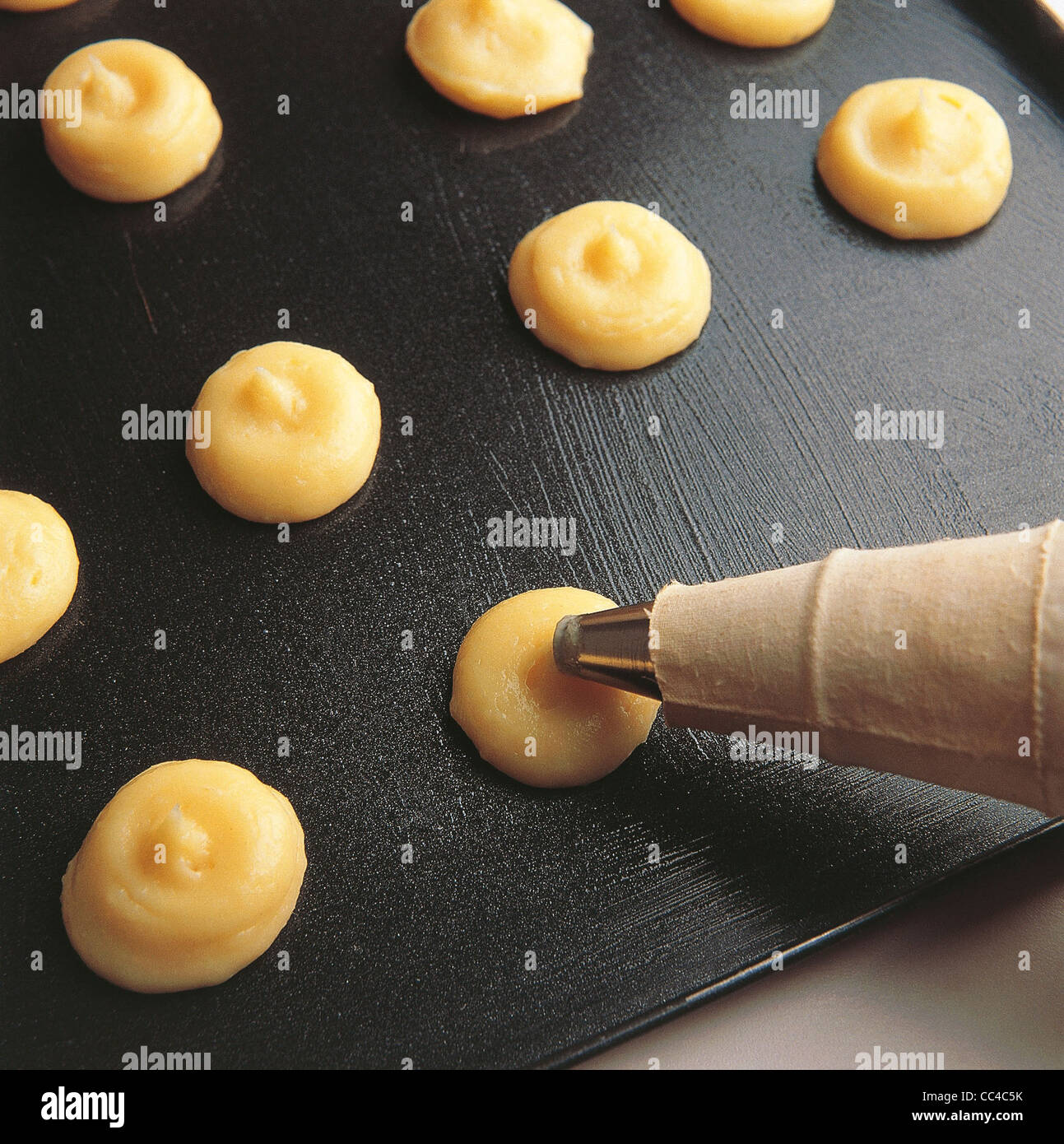 Pasta choux 3 hi-res stock photography and images - Alamy