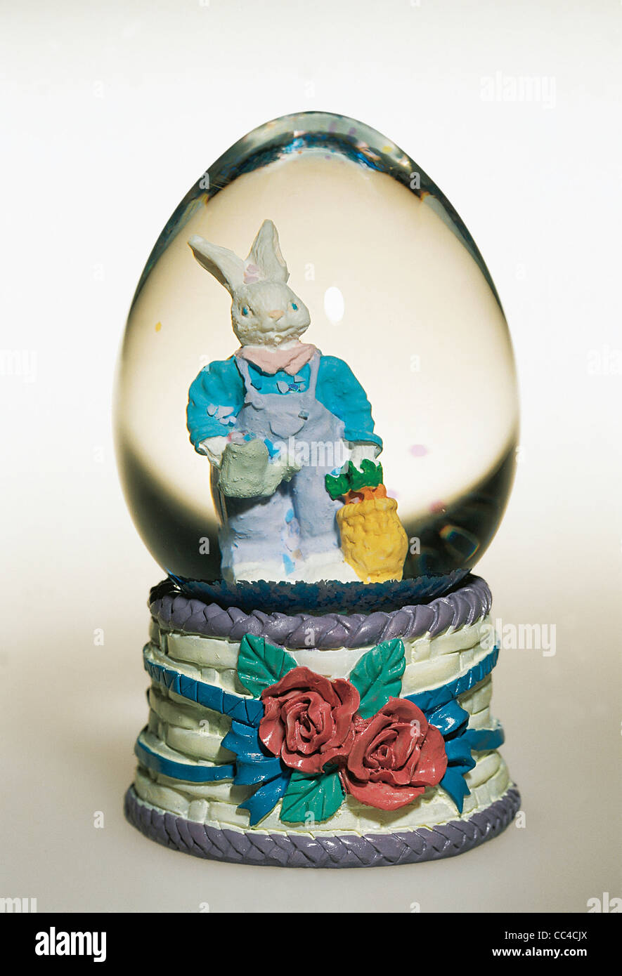 Snowball rabbit snowglobe hi-res stock photography and images - Alamy