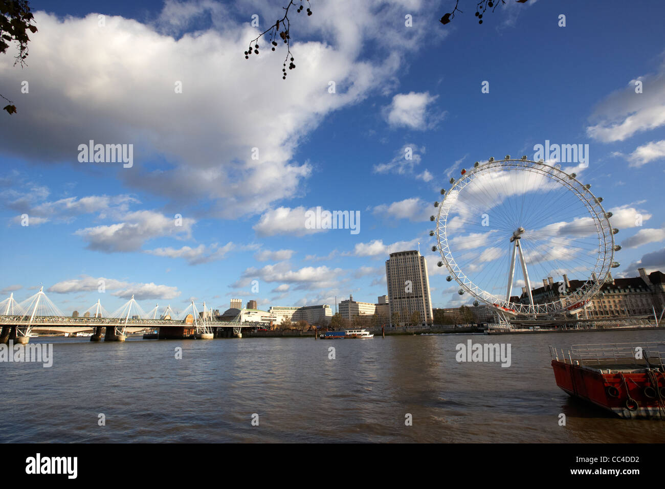 London skyline from hungerford bridge hi-res stock photography and ...