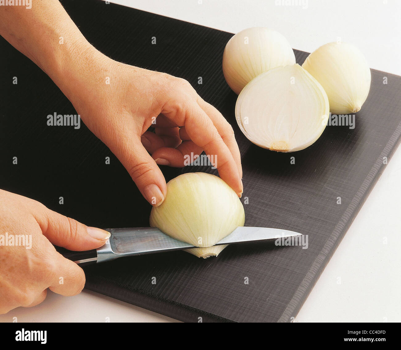 How to cut the onion 1 hi-res stock photography and images - Alamy