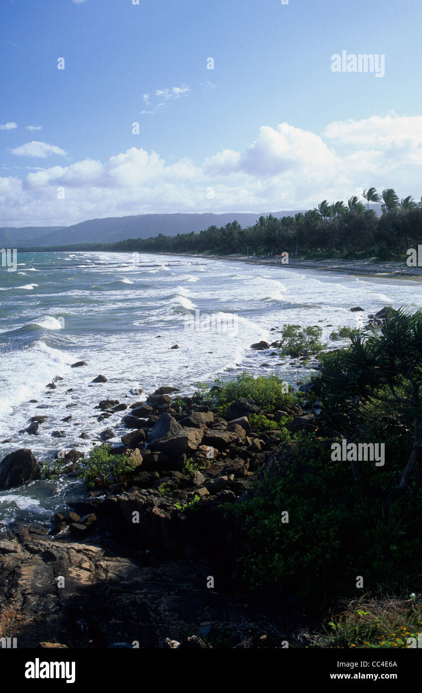 Australia, Queensland, far North, the captain cook highway at Oak beach ...