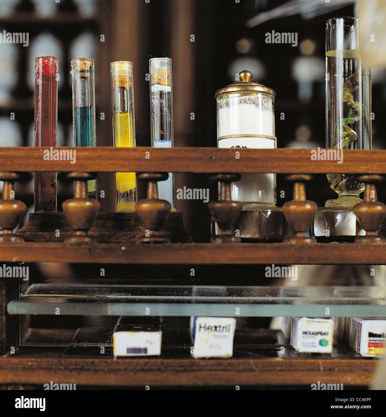 Drug stores hi-res stock photography and images - Alamy