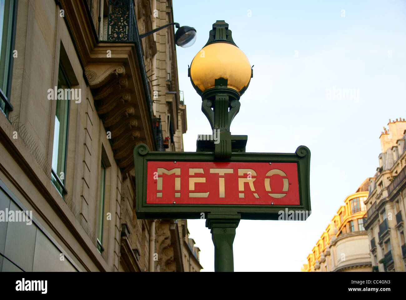 Metro sign Paris Stock Photo - Alamy