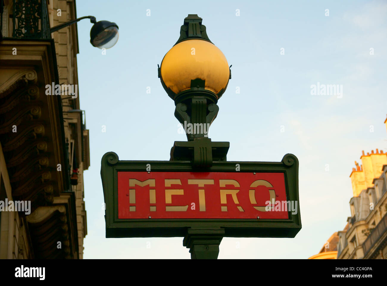 Metro sign Paris Stock Photo - Alamy