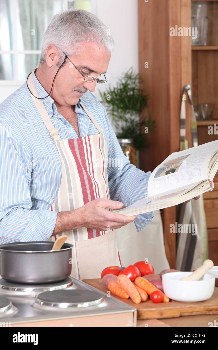 White blue kitchen blue dresser hi-res stock photography and images - Alamy