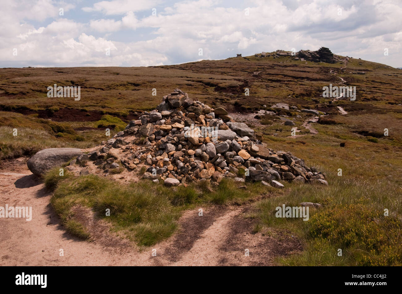 The path running along the southern edges of Kinder Scout towards Pym ...