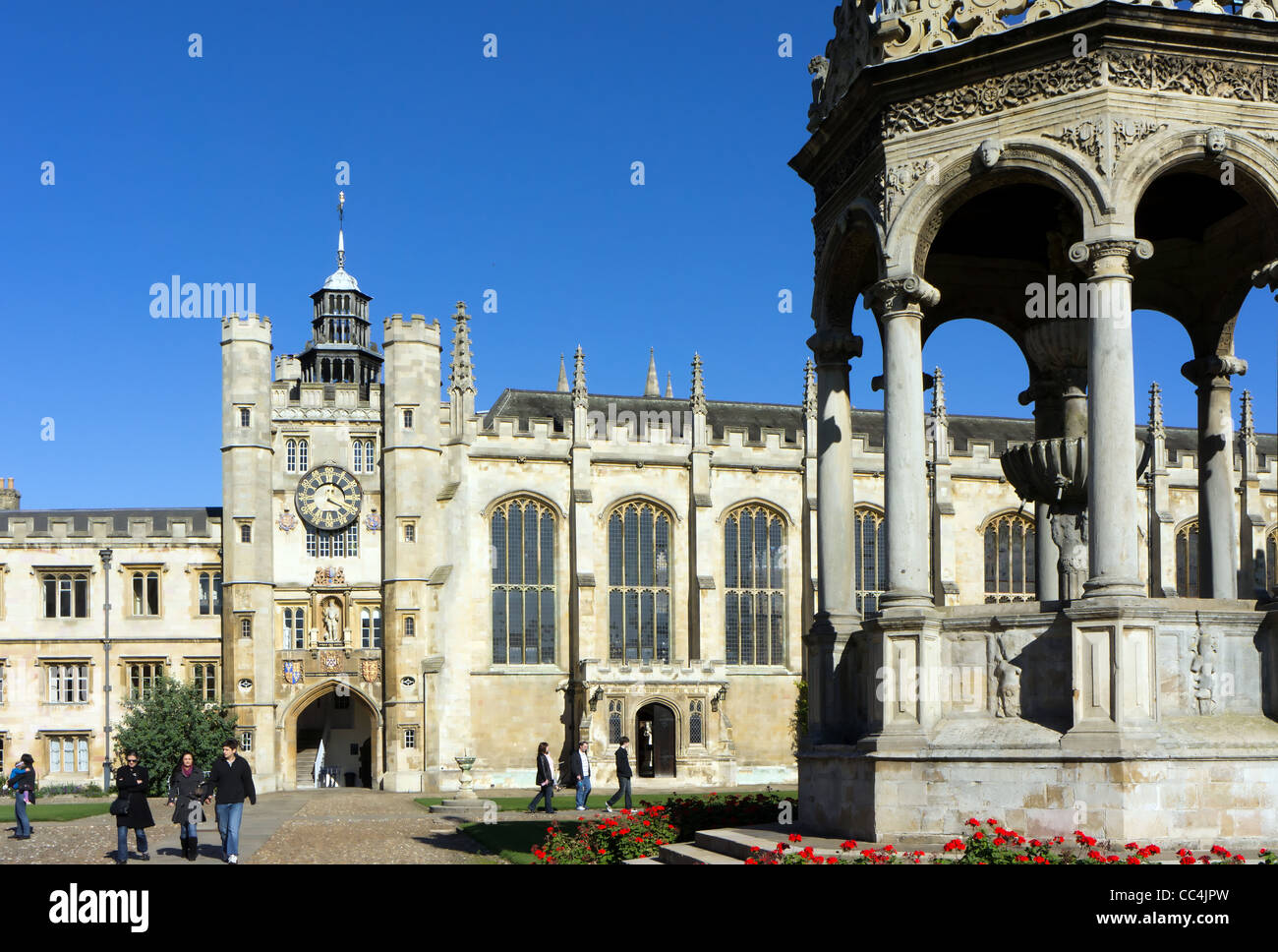 Great Court Fountain and Chapel of Trinity College, Cambridge ...