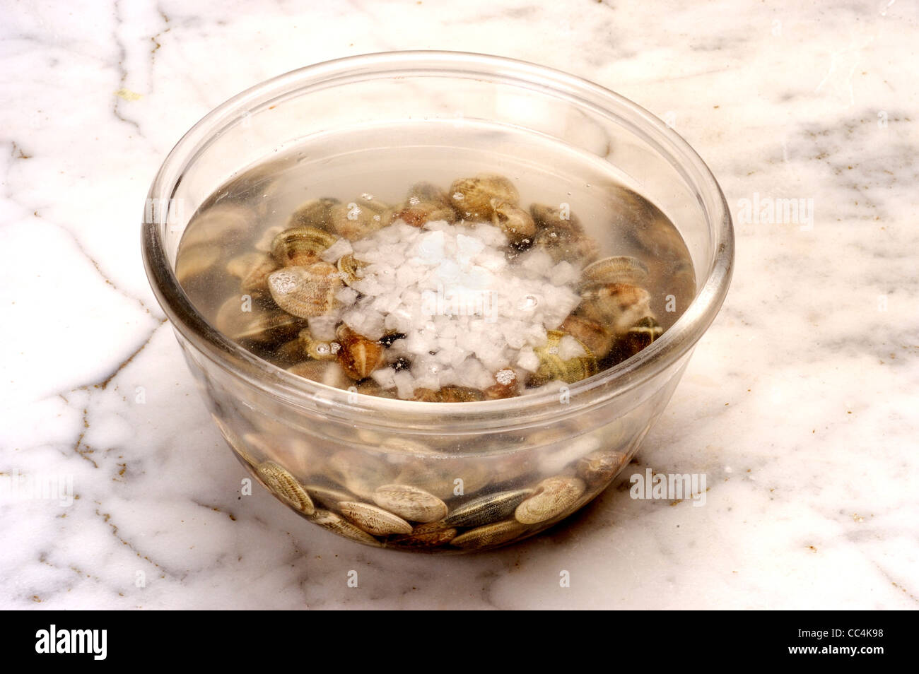 Flush clams hi-res stock photography and images - Alamy