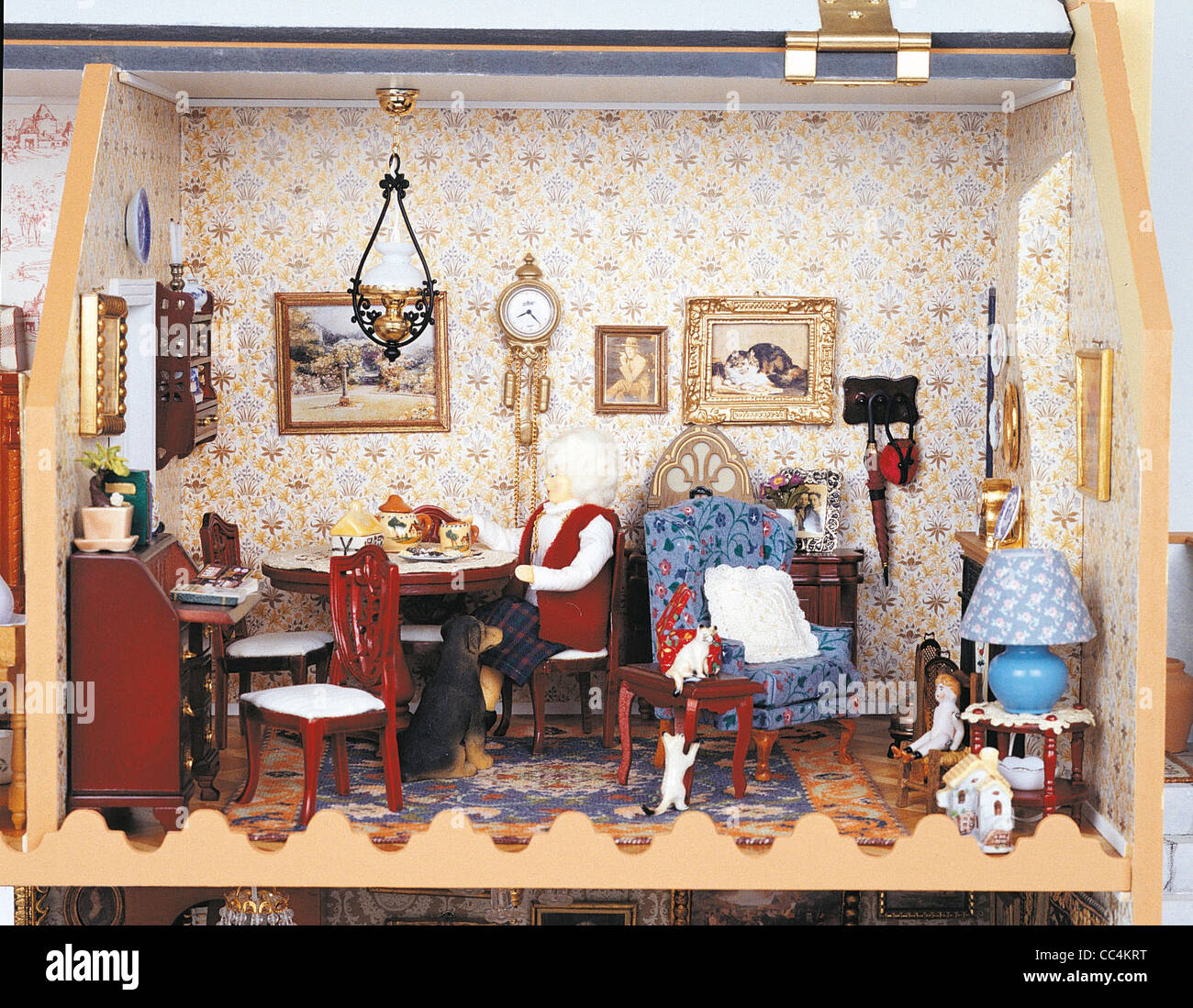 Collecting: Antique Shops In Miniature Fanicula Extra Special Stock ...