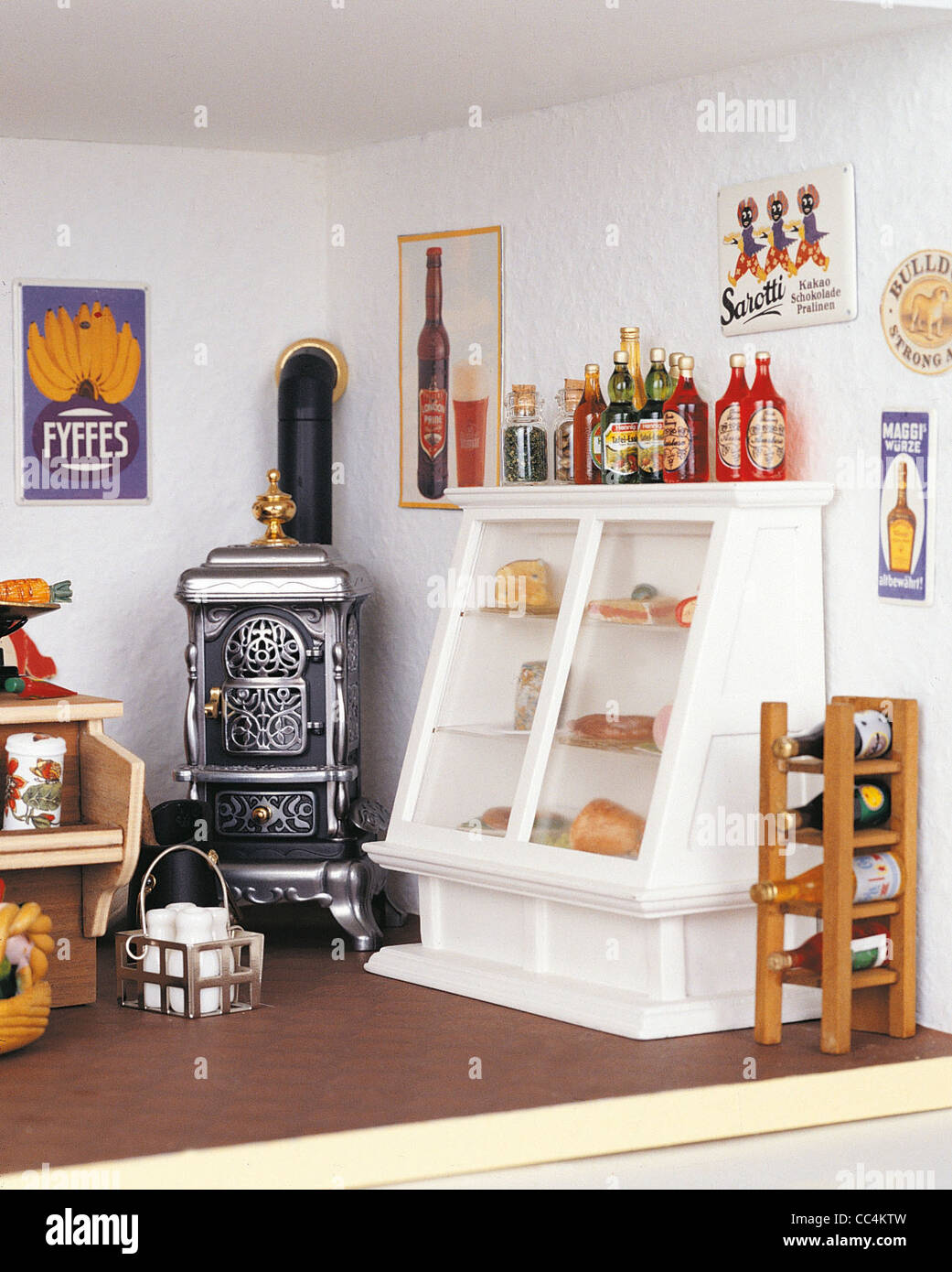 Miniature food grocery stores in particular hi-res stock photography ...
