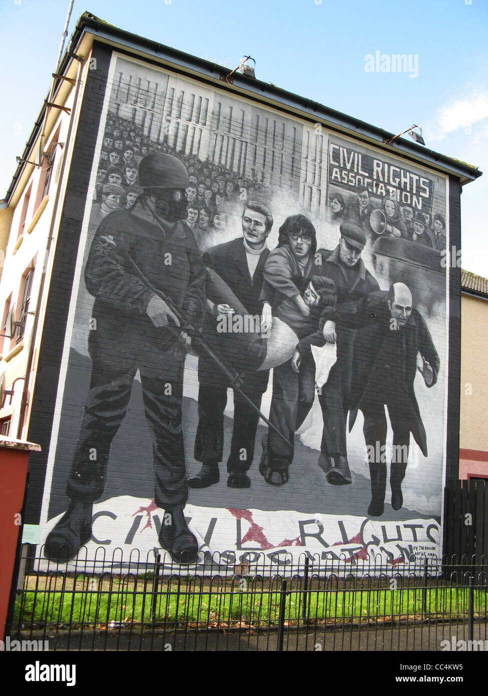 Murals in Free Derry in Londonderry in Northern Ireland Stock Photo - Alamy