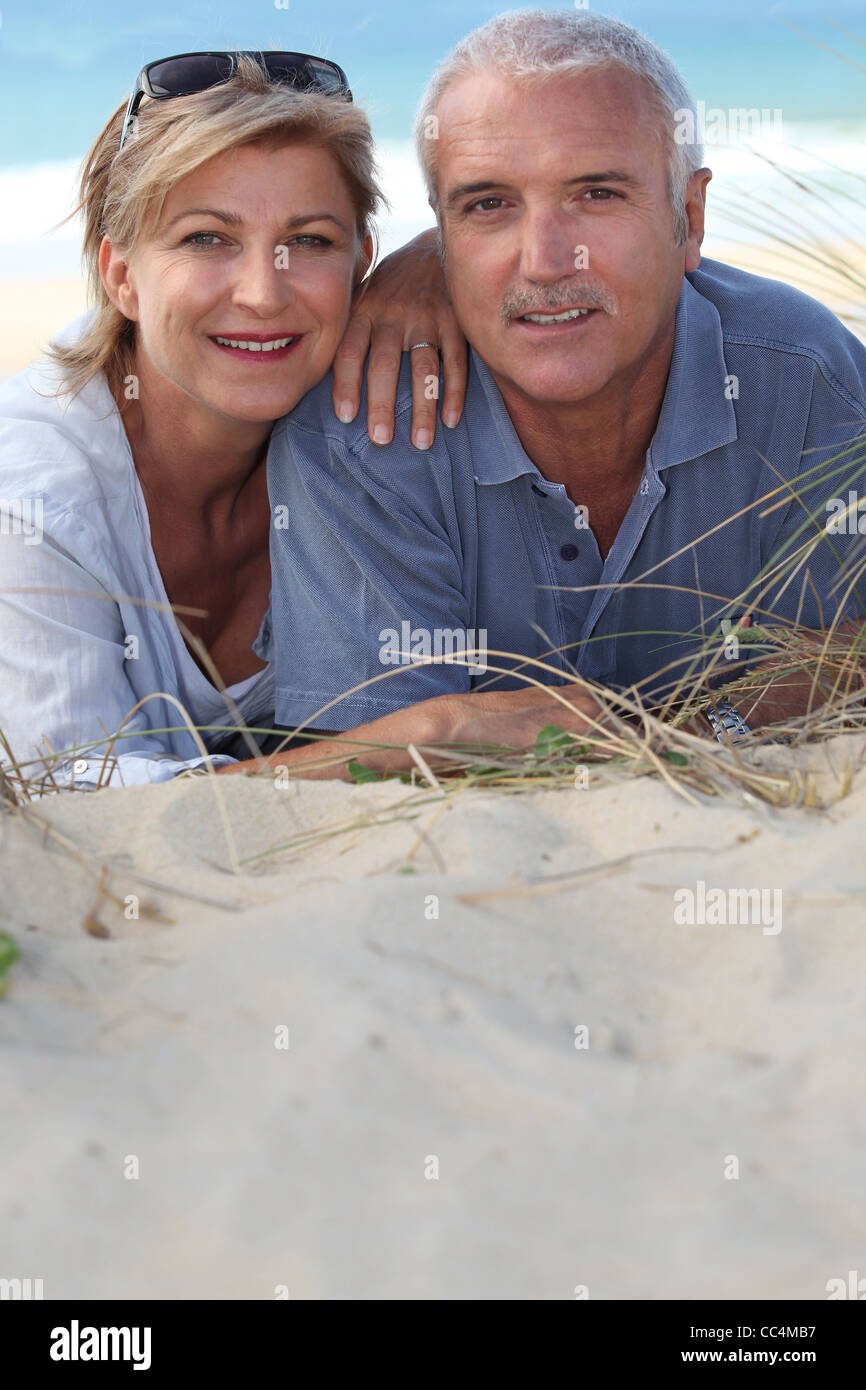 Portrait of holidaymakers at the beach Stock Photo - Alamy