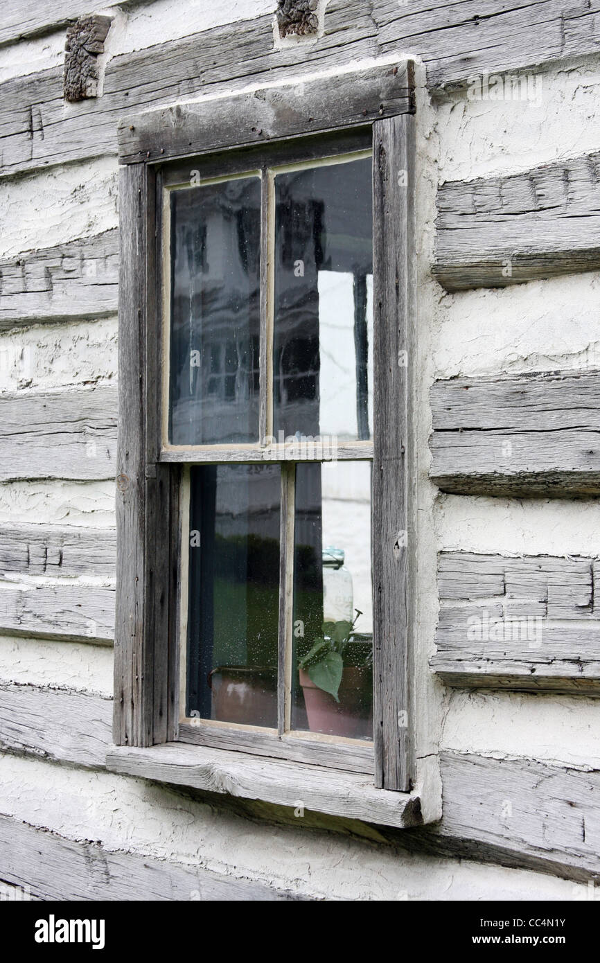 Old log cabin hi-res stock photography and images - Alamy