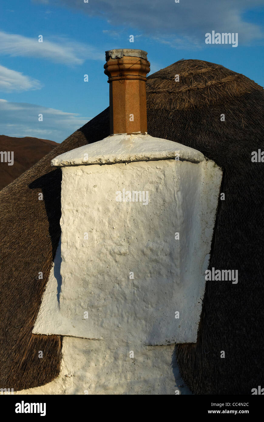 Cottage scotland chimney hi-res stock photography and images - Alamy