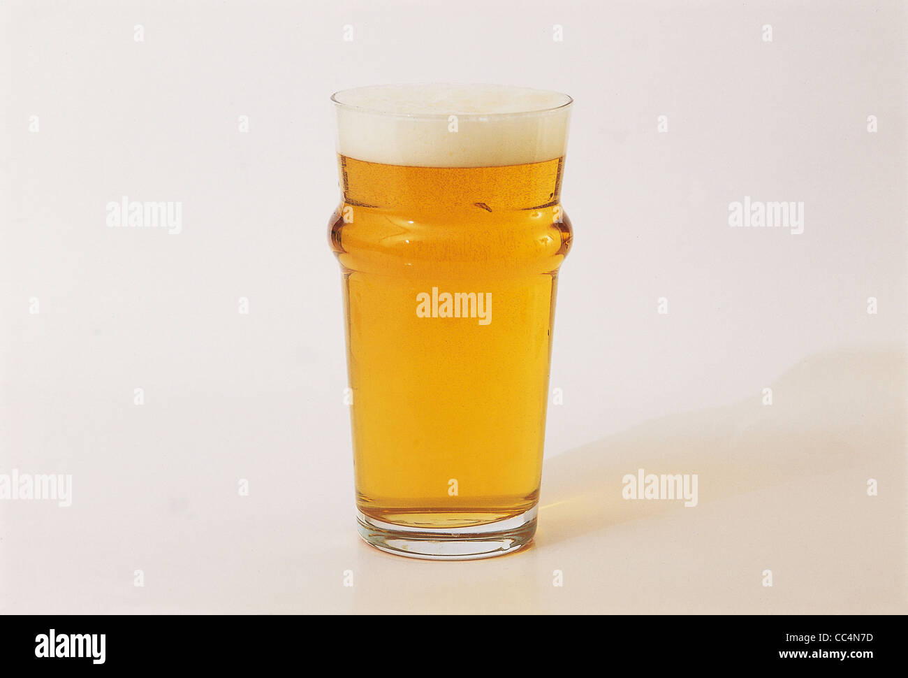 Beer-English Fuller's London Pride Beer In Pint Glass Stock Photo - Alamy