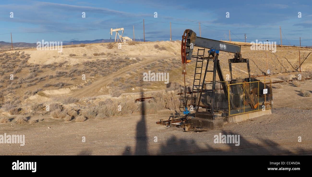 Oil pump on oil well on the Midway-Sunset oil field near Taft ...