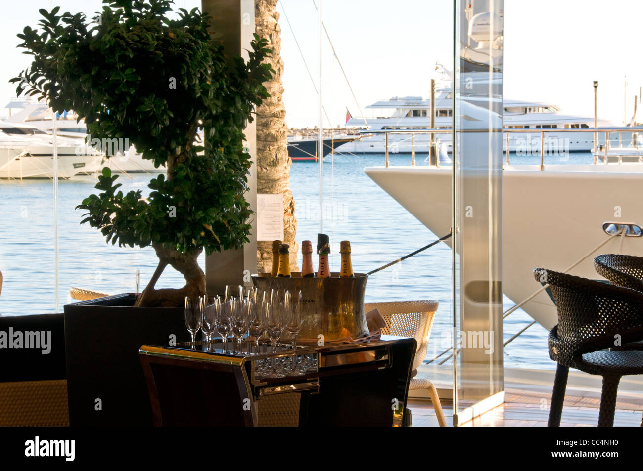 Waterside Restaurant High Resolution Stock Photography and Images - Alamy