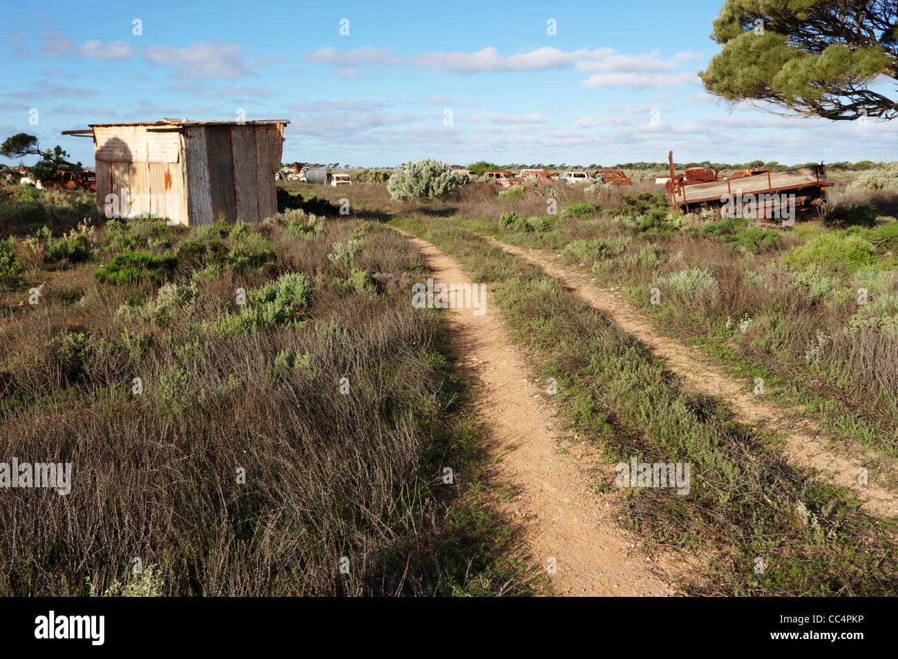 Abandoned outback vehicles hi-res stock photography and images - Alamy