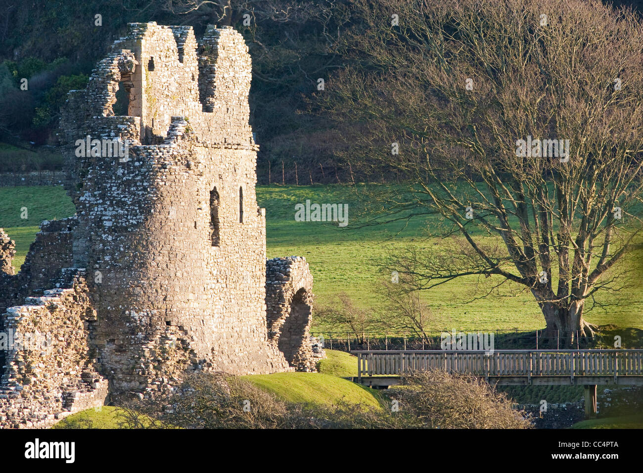 Ruins of bridge hi-res stock photography and images - Alamy