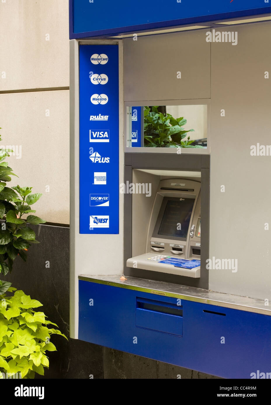 Walk up atm machine hi-res stock photography and images - Alamy